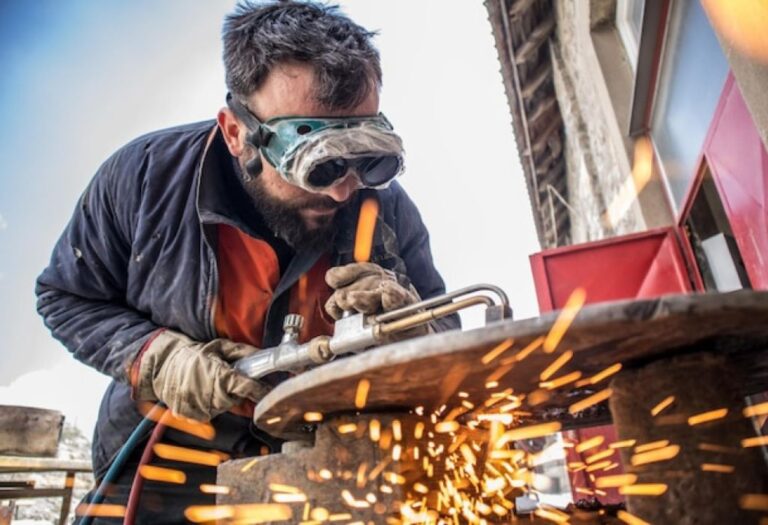 What Is the Average Salary of a Welder? 2025 Pay Guide