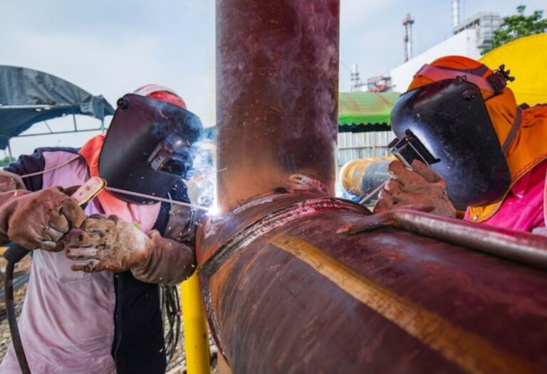 Oil Rig Welder Salary: How Much Do They Make in 2025
