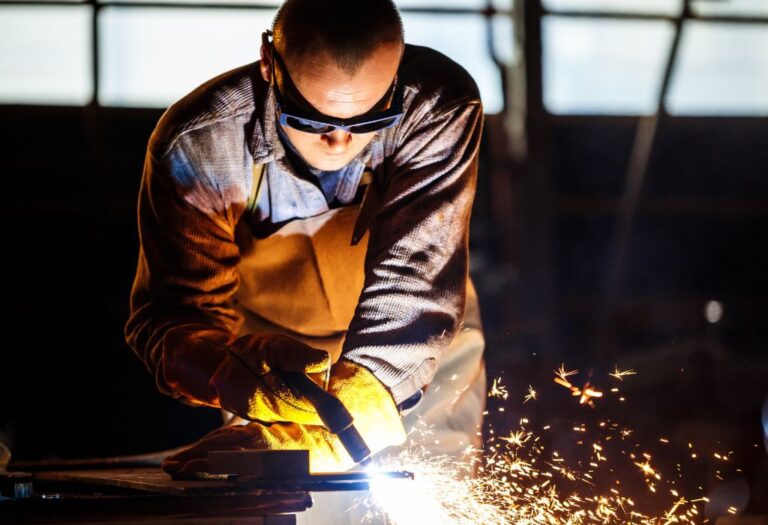 How Much Does a Welder Make a Month? 2025 Salary Guide